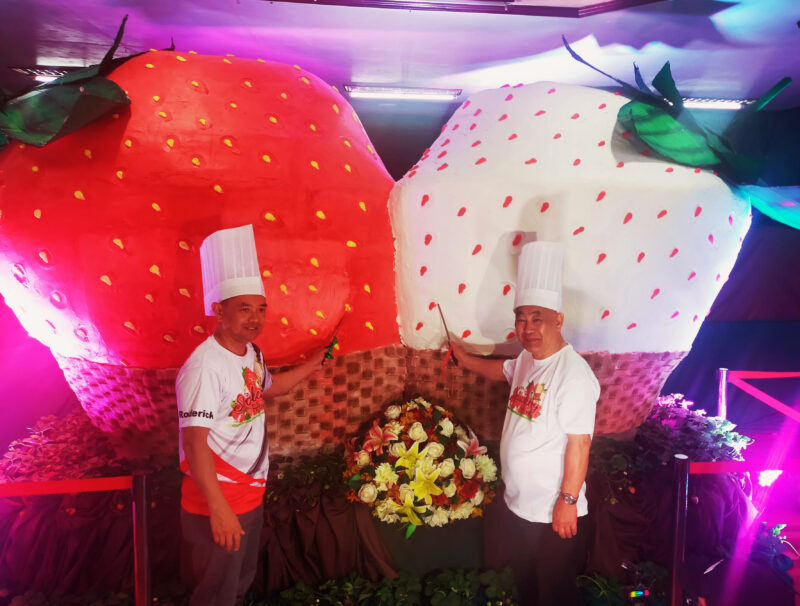 TWIN GIANT STRAWBERRY CAKE. – Filipino News Sentinel